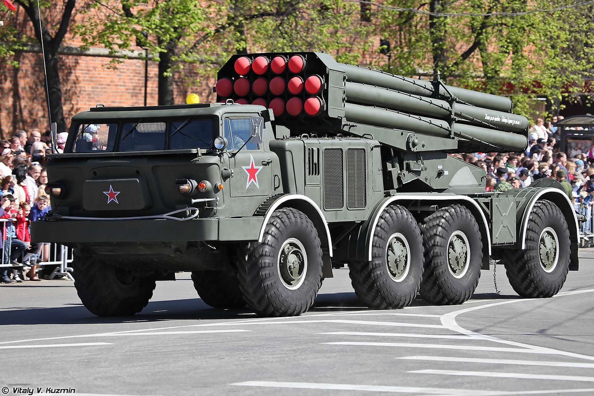 Ukraine Captures Russian FPV Drone Equipped with 220 mm BM-27 Projectile